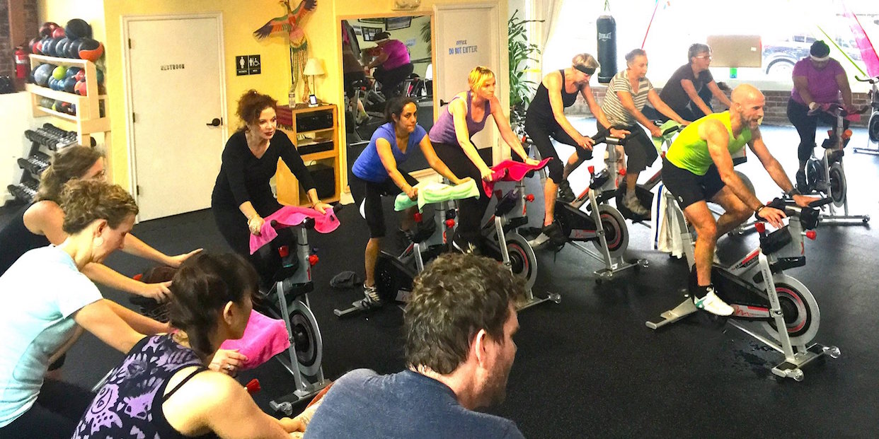 Happy Hour Fitness Studio: Lies Bewertungen und buche Kurse auf ClassPass